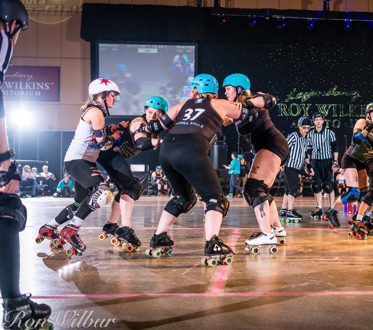 Minnesota Nice in Omaha for Double Header - Minnesota Roller Derby